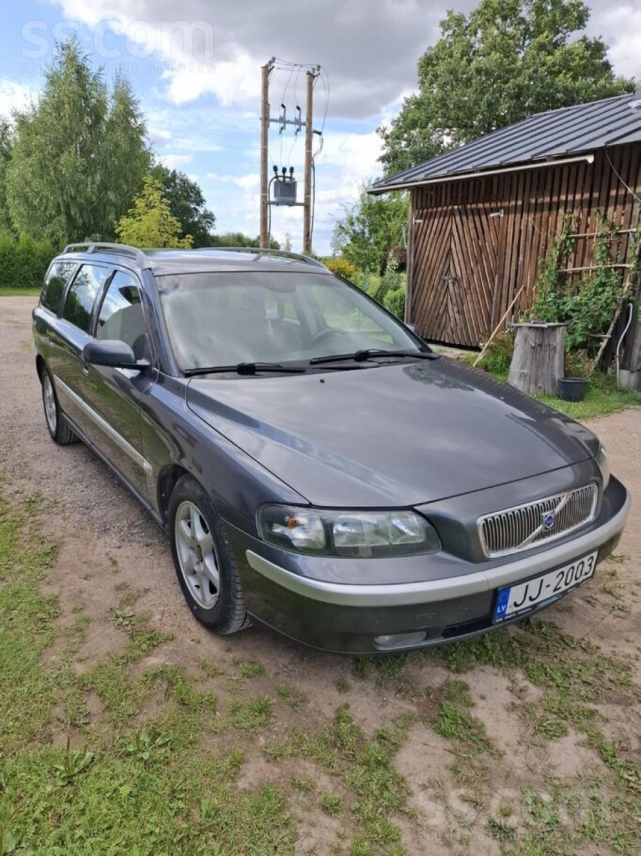 Grey Volvo V70 2003 in Tukums, with an engine capacity of 2.40 L and mileage of 339 thousand km for 1600 €, photo 7 on AUTOMOTO.COM.LV