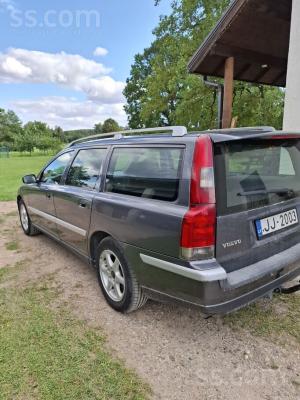 Grey Volvo V70 2003 in Tukums, with an engine capacity of 2.40 L and mileage of 339 thousand km for 1600 €, photo 8 on AUTOMOTO.COM.LV