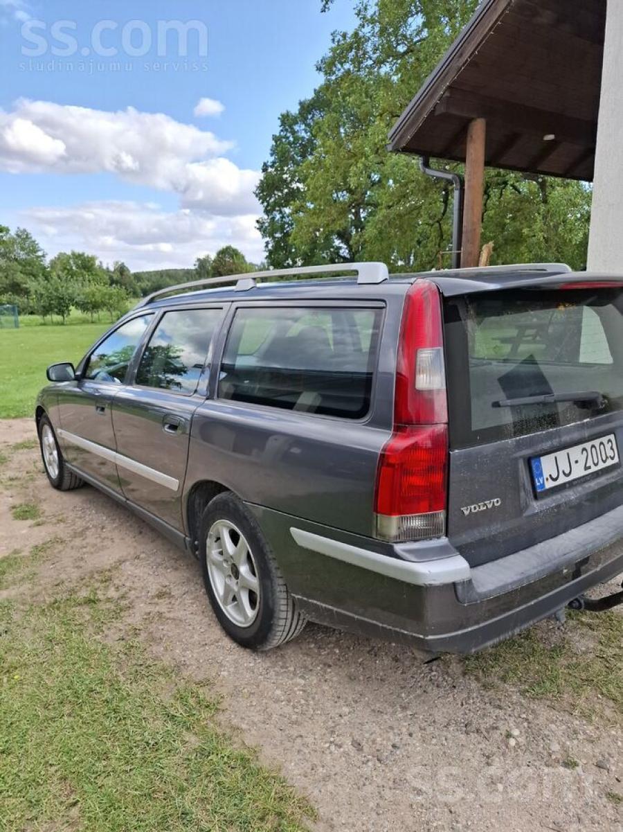 Grey Volvo V70 2003 in Tukums, with an engine capacity of 2.40 L and mileage of 339 thousand km for 1600 €, photo 8 on AUTOMOTO.COM.LV