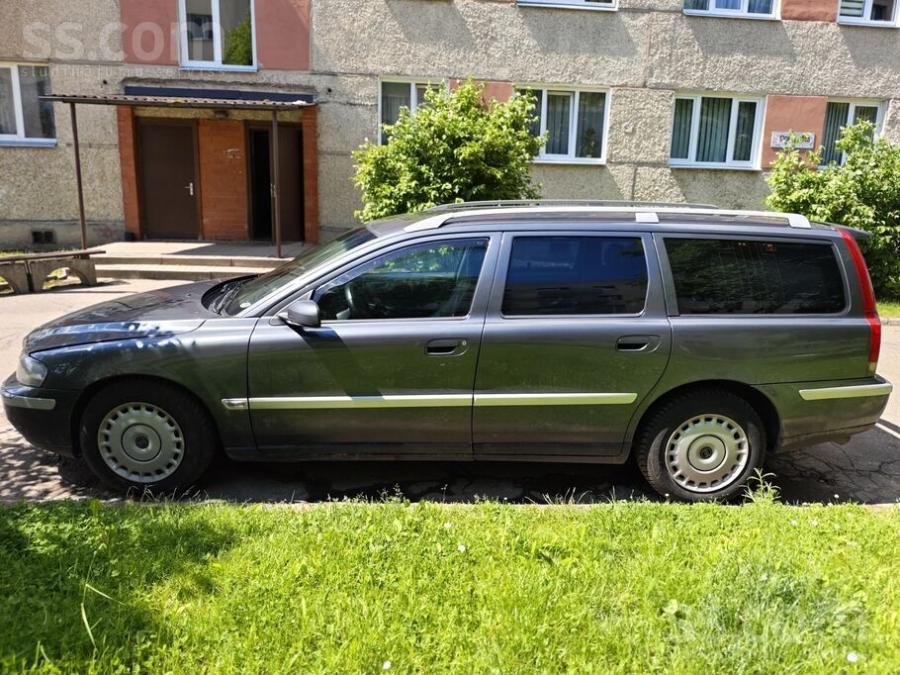 Grey Volvo V70 2003 in Preili, with an engine capacity of 2.40 L and mileage of 378 thousand km for 850 €, photo 3 on AUTOMOTO.COM.LV