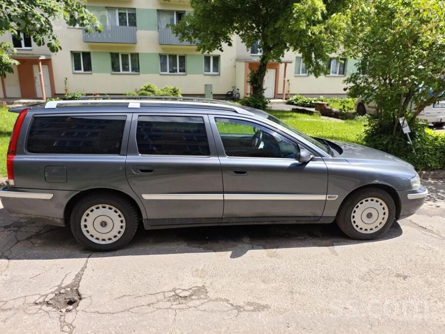 Grey Volvo V70 2003 in Preili, with an engine capacity of 2.40 L and mileage of 378 thousand km for 850 €, photo 6 on AUTOMOTO.COM.LV