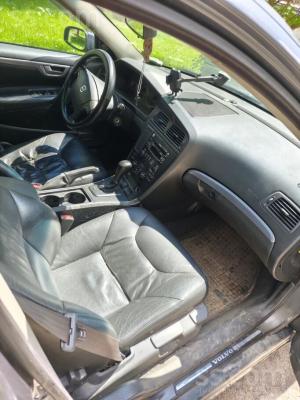 Grey Volvo V70 2003 in Preili, with an engine capacity of 2.40 L and mileage of 378 thousand km for 850 €, photo 7 on AUTOMOTO.COM.LV