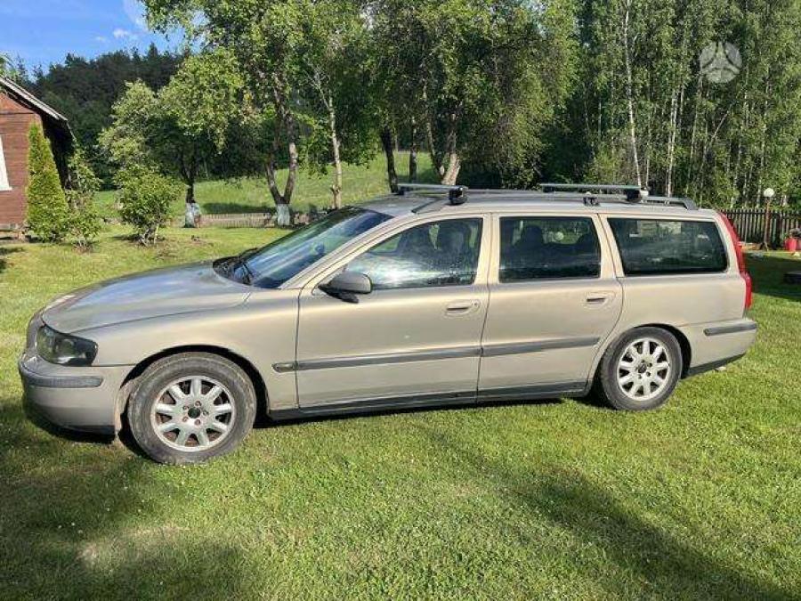 Grey Volvo V70 2003 in Siauliai, with an engine capacity of 2.44 L and mileage of 357 thousand km for 400 €, photo 4 on AUTOMOTO.COM.LV