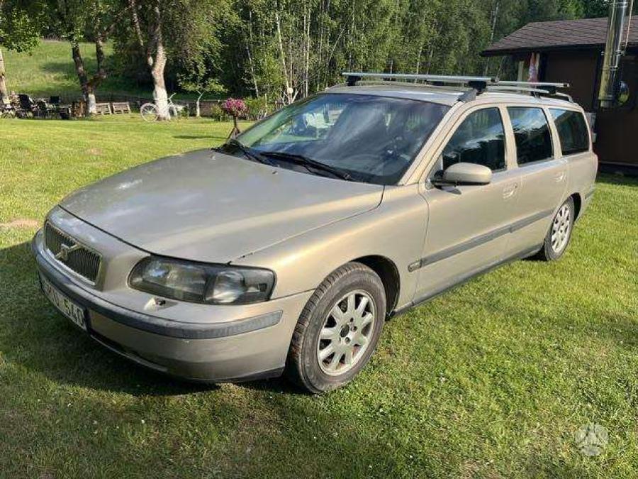 Grey Volvo V70 2003 in Siauliai, with an engine capacity of 2.44 L and mileage of 357 thousand km for 400 €, photo 5 on AUTOMOTO.COM.LV