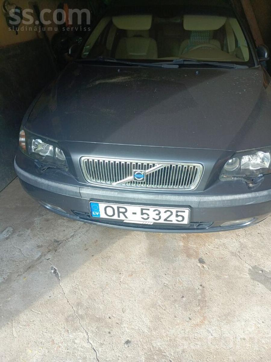 Grey Volvo V70 2003 in Riga, with an engine capacity of 2.40 L and mileage of 414 thousand km for 1100 €, photo 3 on AUTOMOTO.COM.LV