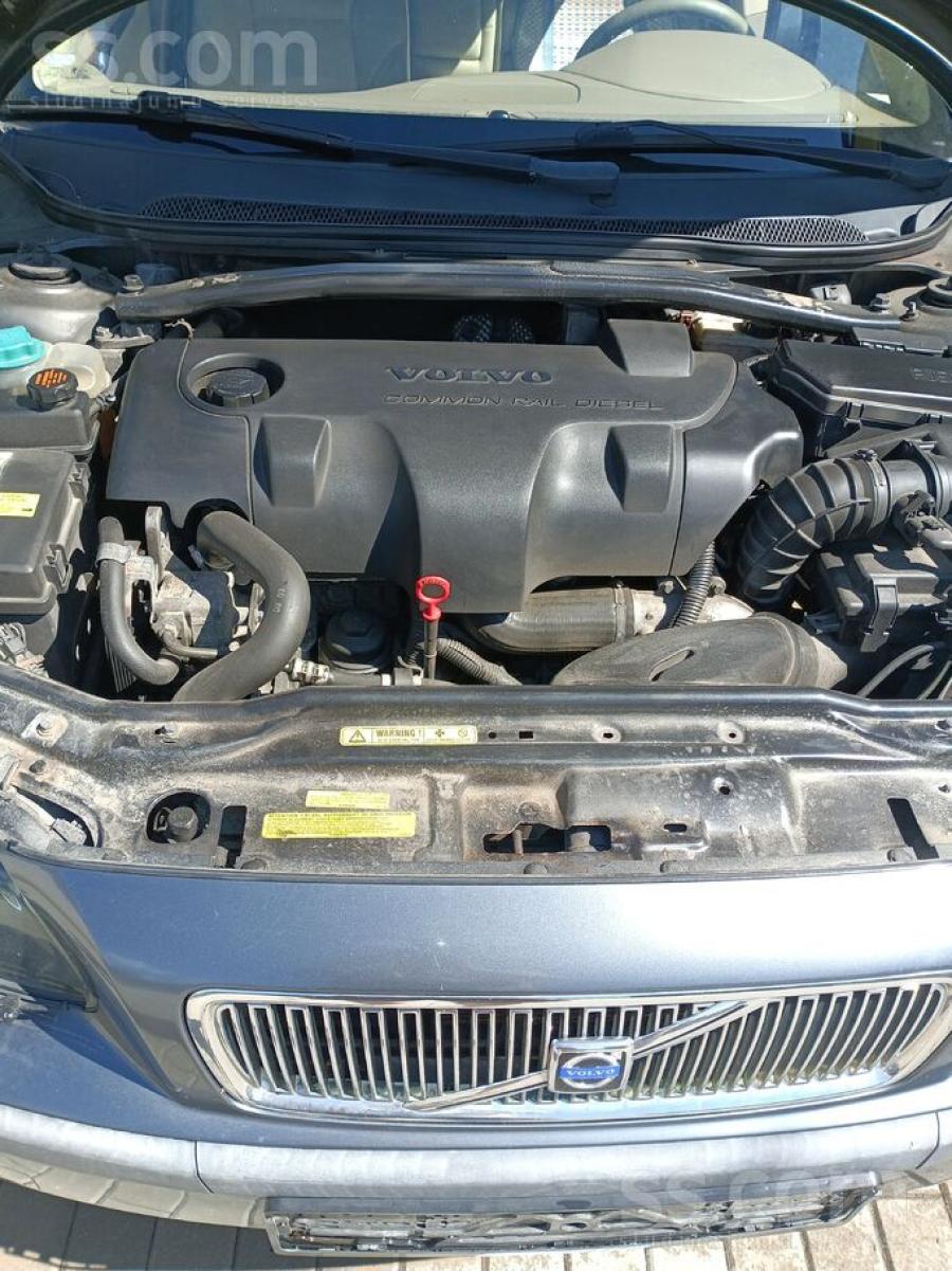 Grey Volvo V70 2003 in Riga, with an engine capacity of 2.40 L and mileage of 414 thousand km for 1100 €, photo 4 on AUTOMOTO.COM.LV