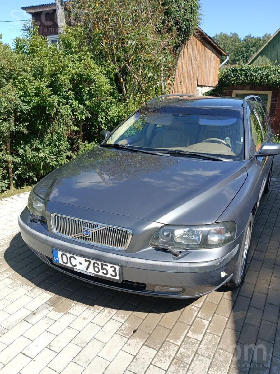Grey Volvo V70 2003 in Riga, with an engine capacity of 2.40 L and mileage of 414 thousand km for 1100 €, photo 8 on AUTOMOTO.COM.LV