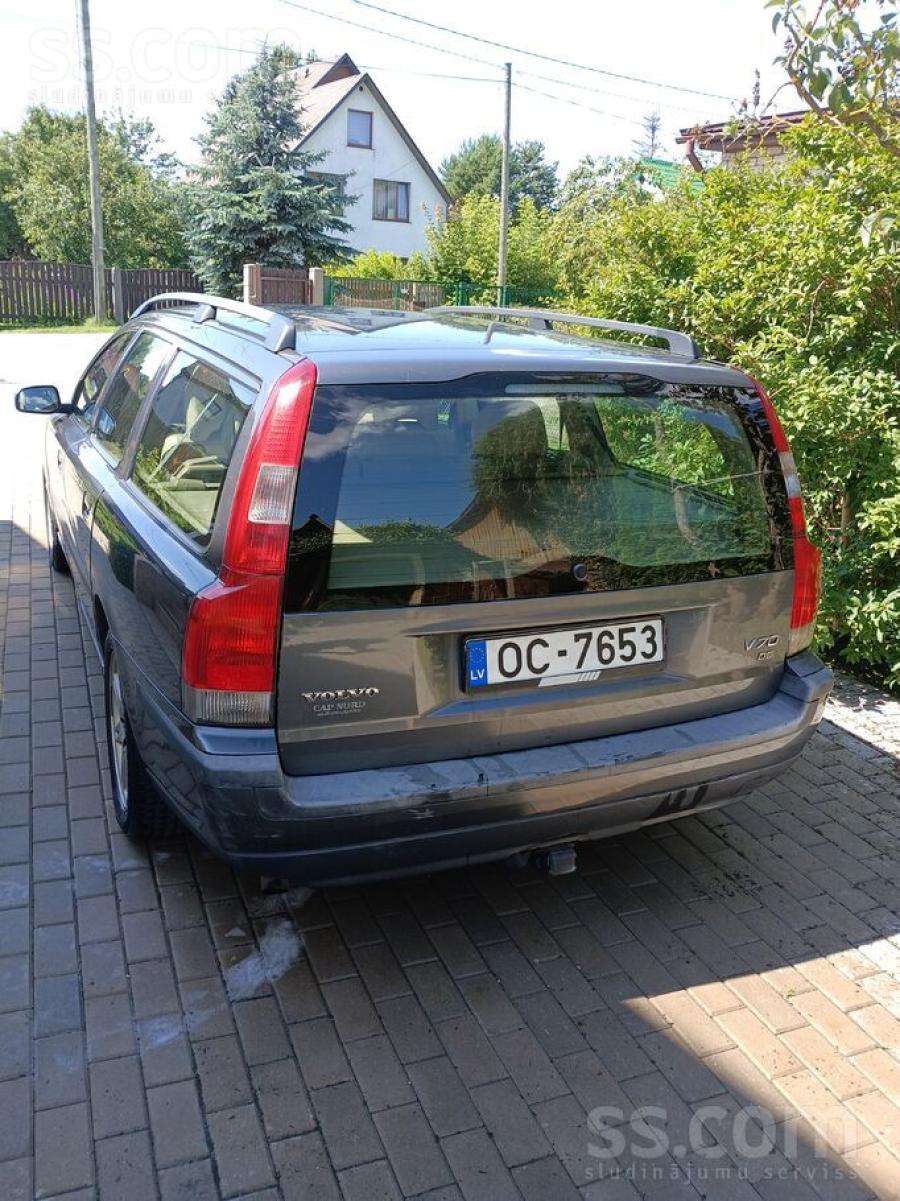Grey Volvo V70 2003 in Riga, with an engine capacity of 2.40 L and mileage of 414 thousand km for 1100 €, photo 9 on AUTOMOTO.COM.LV