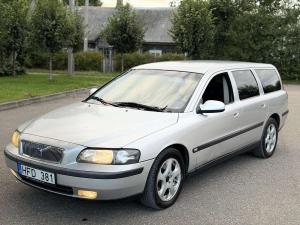 Pelēks Volvo V70 2003 Šalčininkai, ar dzinēja tilpumu 2.40 L un nobraukumu 438 tūkst. km par 1300 €, foto  vietnē AUTOMOTO.COM.LV
