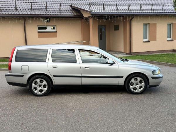 Pelēks Volvo V70 2003 Šalčininkai, ar dzinēja tilpumu 2.40 L un nobraukumu 438 tūkst. km par 1300 €, foto 7 vietnē AUTOMOTO.COM.LV