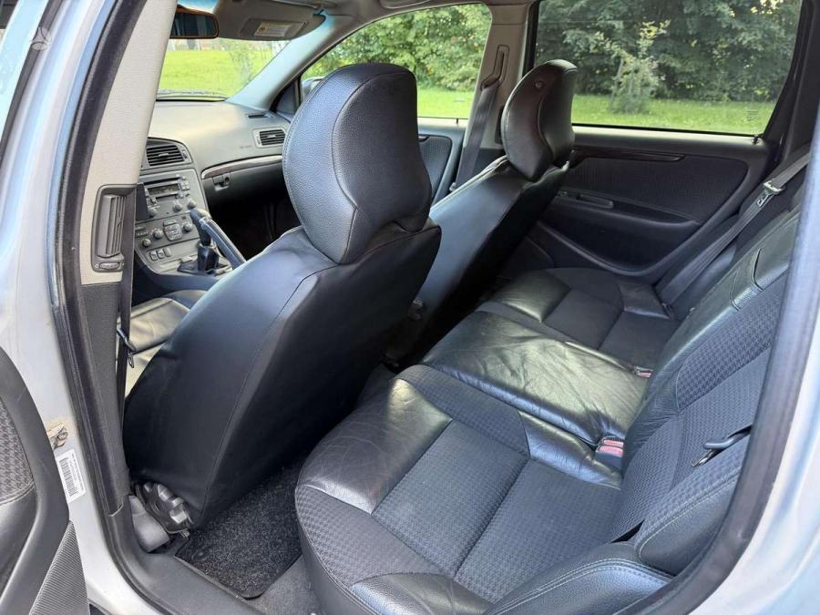 Pelēks Volvo V70 2003 Šalčininkai, ar dzinēja tilpumu 2.40 L un nobraukumu 438 tūkst. km par 1300 €, foto 12 vietnē AUTOMOTO.COM.LV