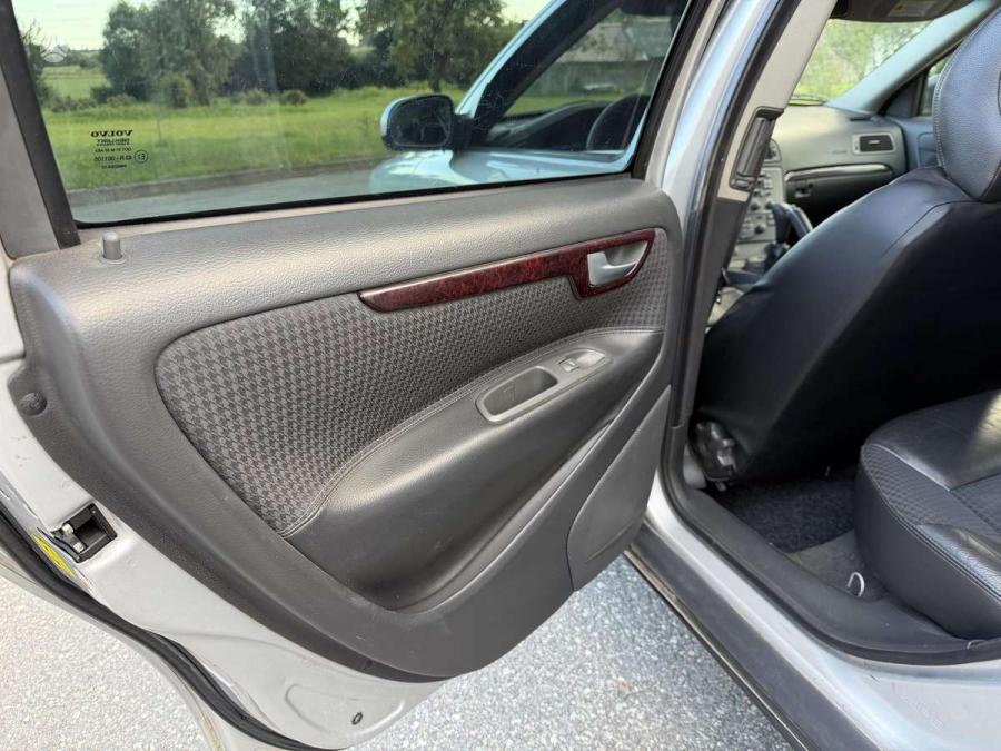 Pelēks Volvo V70 2003 Šalčininkai, ar dzinēja tilpumu 2.40 L un nobraukumu 438 tūkst. km par 1300 €, foto 13 vietnē AUTOMOTO.COM.LV