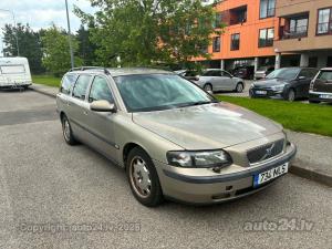Grey Volvo V70 2003 in Tallinn, with an engine capacity of 2.40 L and mileage of 230 thousand km for 999 €, photo 3 on AUTOMOTO.COM.LV