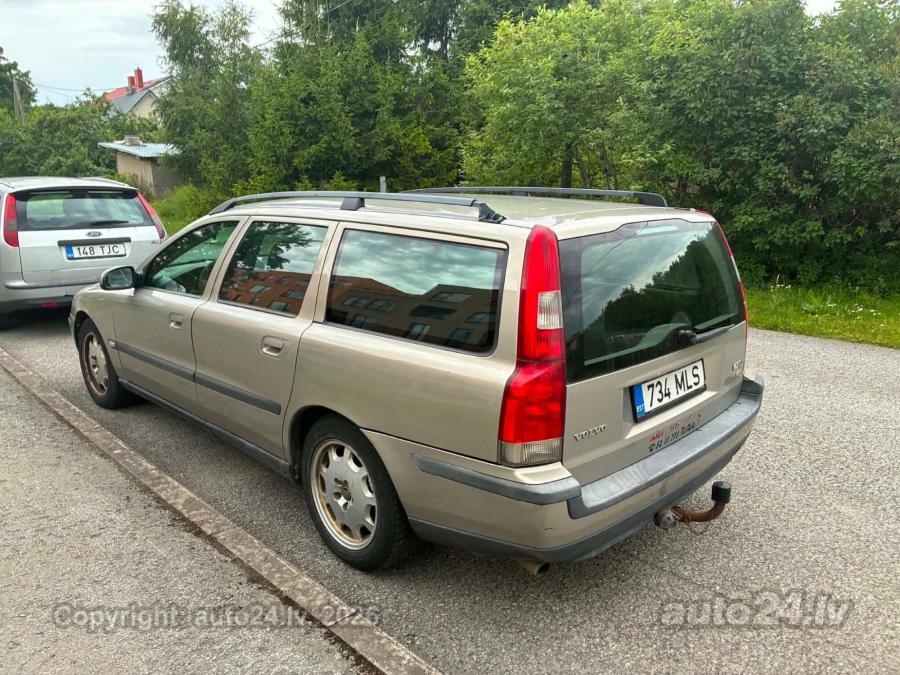 Grey Volvo V70 2003 in Tallinn, with an engine capacity of 2.40 L and mileage of 230 thousand km for 999 €, photo 5 on AUTOMOTO.COM.LV