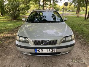 Pelēks Volvo V70 2003 Jelgava, ar dzinēja tilpumu 2.40 L un nobraukumu 449 tūkst. km par 1390 €, foto 3 vietnē AUTOMOTO.COM.LV