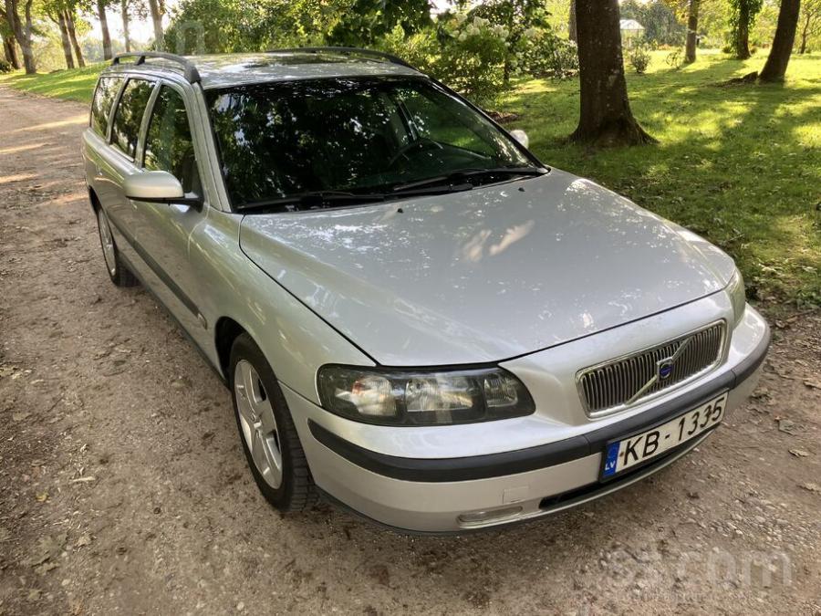 Pelēks Volvo V70 2003 Jelgava, ar dzinēja tilpumu 2.40 L un nobraukumu 449 tūkst. km par 1390 €, foto 4 vietnē AUTOMOTO.COM.LV