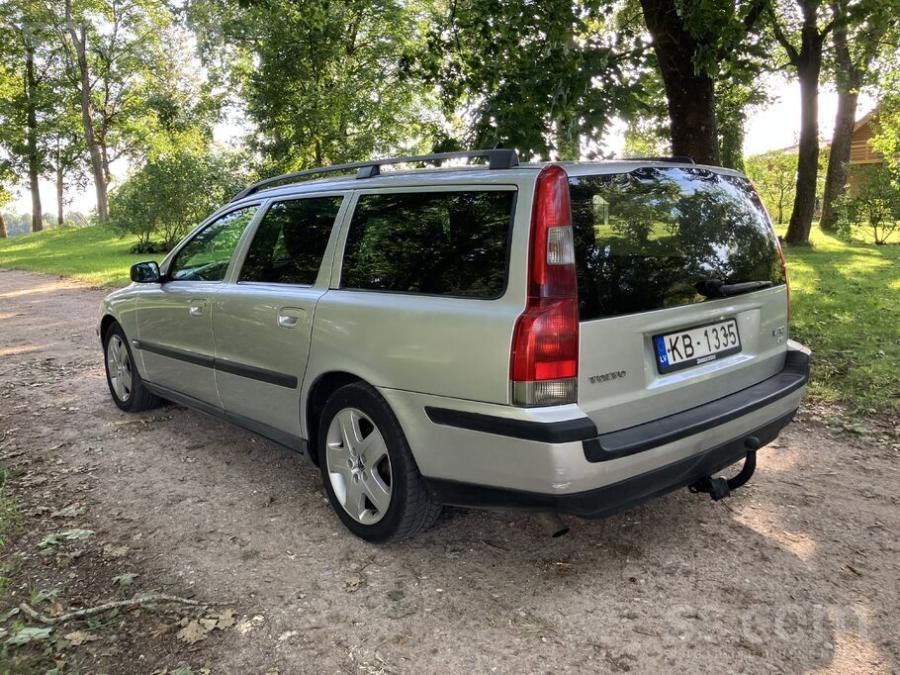 Pelēks Volvo V70 2003 Jelgava, ar dzinēja tilpumu 2.40 L un nobraukumu 449 tūkst. km par 1390 €, foto 5 vietnē AUTOMOTO.COM.LV