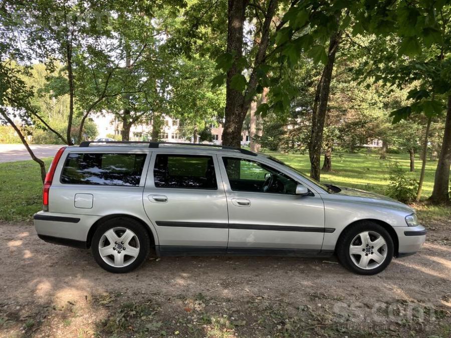 Pelēks Volvo V70 2003 Jelgava, ar dzinēja tilpumu 2.40 L un nobraukumu 449 tūkst. km par 1390 €, foto 8 vietnē AUTOMOTO.COM.LV