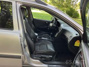 Pelēks Volvo V70 2003 Jelgava, ar dzinēja tilpumu 2.40 L un nobraukumu 449 tūkst. km par 1390 €, foto 9 vietnē AUTOMOTO.COM.LV