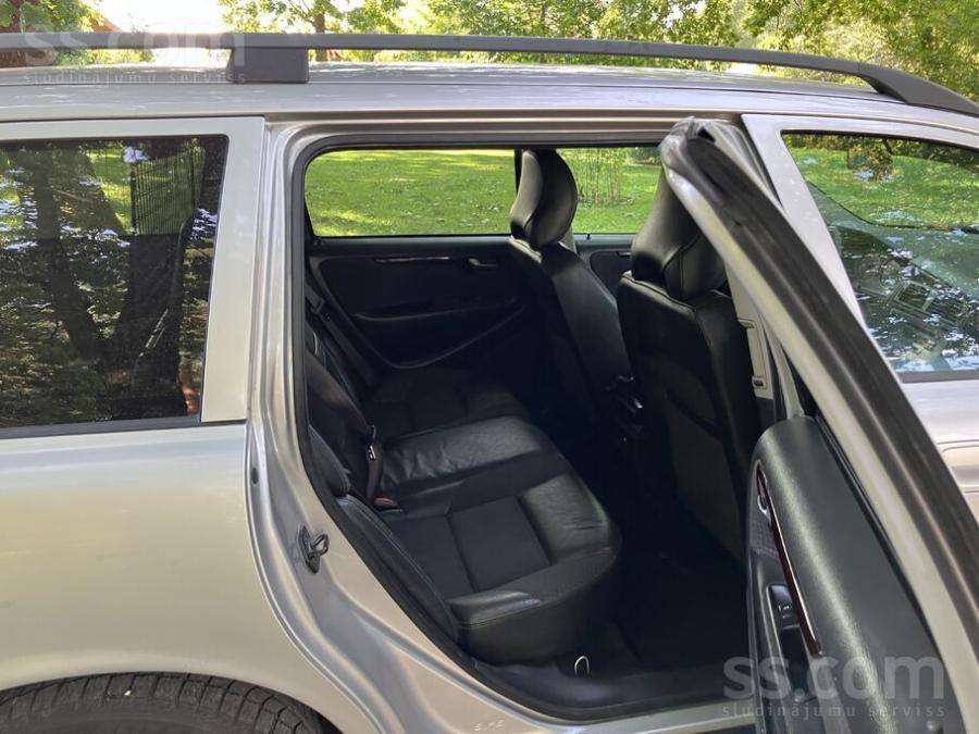 Pelēks Volvo V70 2003 Jelgava, ar dzinēja tilpumu 2.40 L un nobraukumu 449 tūkst. km par 1390 €, foto 10 vietnē AUTOMOTO.COM.LV