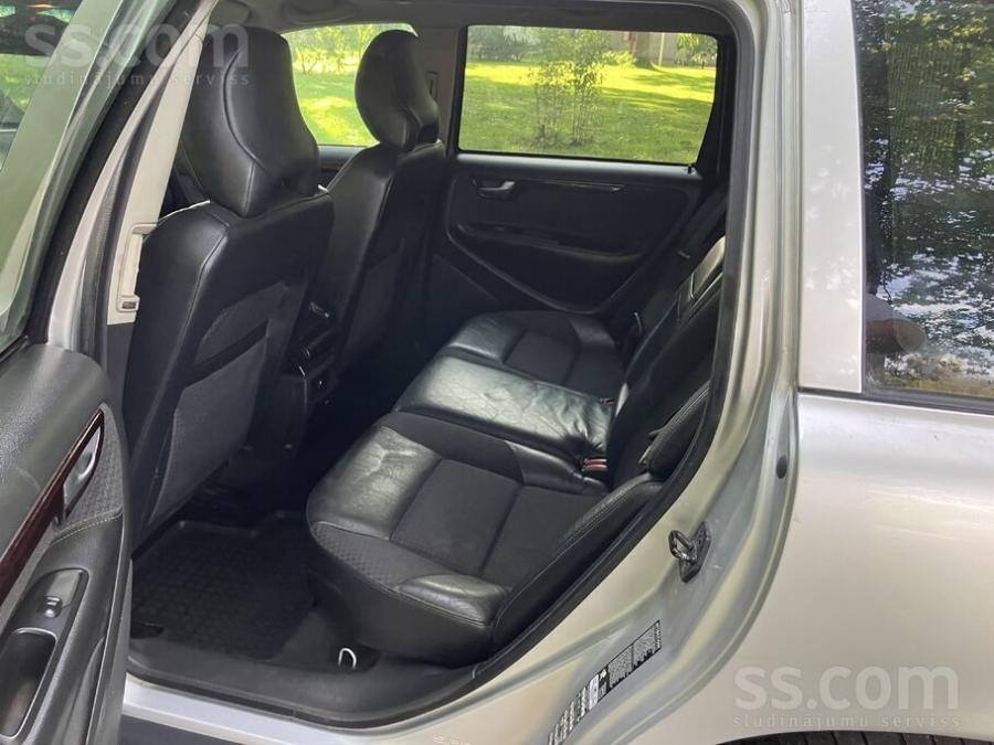 Pelēks Volvo V70 2003 Jelgava, ar dzinēja tilpumu 2.40 L un nobraukumu 449 tūkst. km par 1390 €, foto 12 vietnē AUTOMOTO.COM.LV