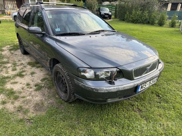 Pelēks Volvo V70 2003 Rīga, ar dzinēja tilpumu 2.40 L un nobraukumu 384 tūkst. km par 800 €, foto 1 vietnē AUTOMOTO.COM.LV