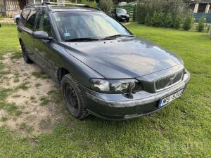 Grey Volvo V70 2003 in Riga, with an engine capacity of 2.40 L and mileage of 384 thousand km for 800 €, photo  on AUTOMOTO.COM.LV