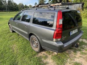 Grey Volvo V70 2003 in Riga, with an engine capacity of 2.40 L and mileage of 384 thousand km for 800 €, photo 4 on AUTOMOTO.COM.LV