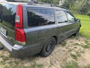 Grey Volvo V70 2003 in Riga, with an engine capacity of 2.40 L and mileage of 384 thousand km for 800 €, photo 5 on AUTOMOTO.COM.LV