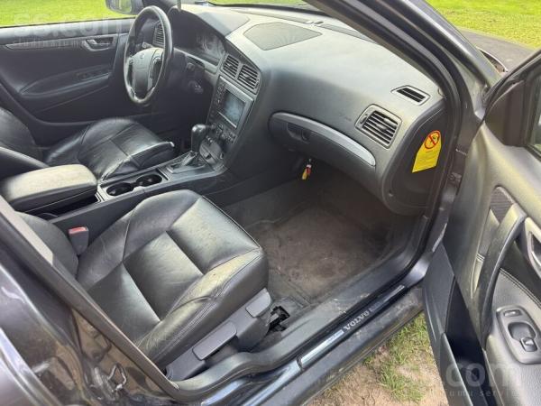 Pelēks Volvo V70 2003 Rīga, ar dzinēja tilpumu 2.40 L un nobraukumu 384 tūkst. km par 800 €, foto 7 vietnē AUTOMOTO.COM.LV