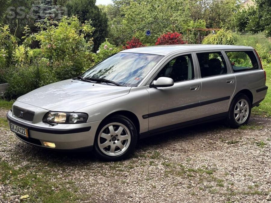 Grey Volvo V70 2003 in Riga, with an engine capacity of 2.40 L and mileage of 398 thousand km for 3300 €, photo 4 on AUTOMOTO.COM.LV