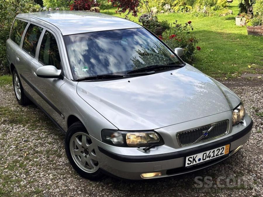 Grey Volvo V70 2003 in Riga, with an engine capacity of 2.40 L and mileage of 398 thousand km for 3300 €, photo 5 on AUTOMOTO.COM.LV