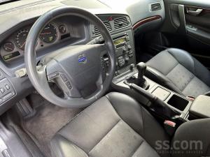 Grey Volvo V70 2003 in Riga, with an engine capacity of 2.40 L and mileage of 398 thousand km for 3300 €, photo 9 on AUTOMOTO.COM.LV