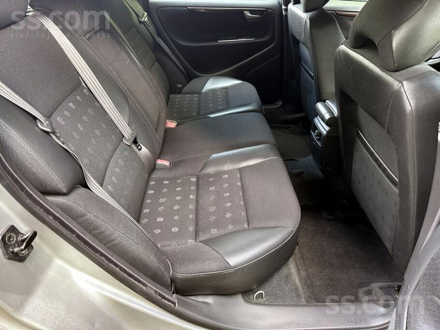 Grey Volvo V70 2003 in Riga, with an engine capacity of 2.40 L and mileage of 398 thousand km for 3300 €, photo 12 on AUTOMOTO.COM.LV