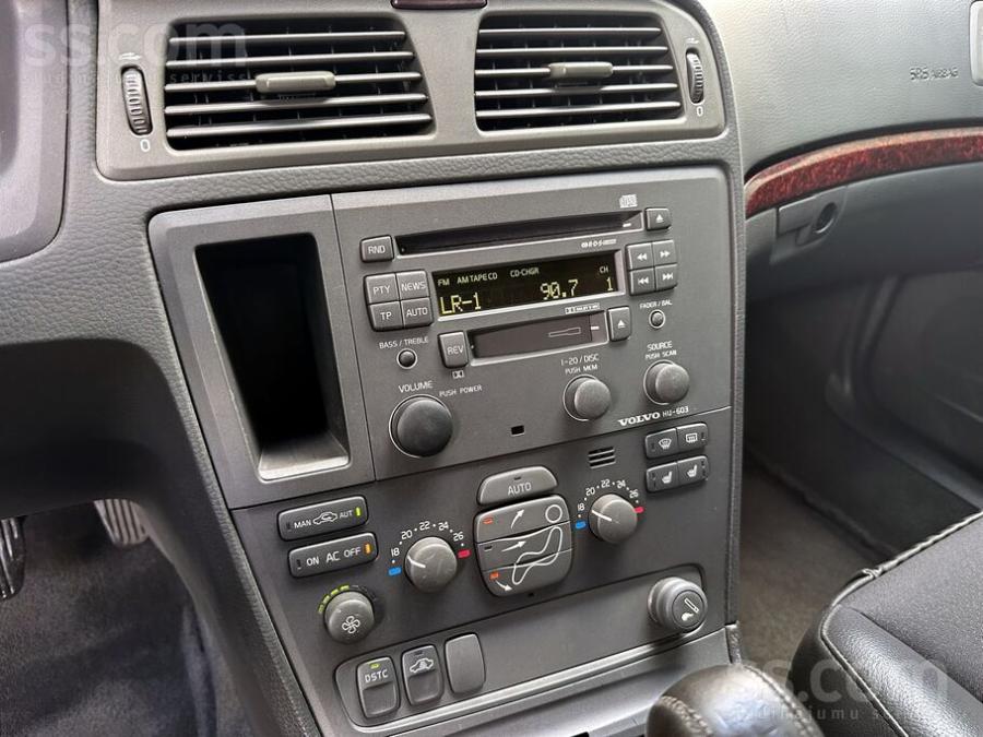 Grey Volvo V70 2003 in Riga, with an engine capacity of 2.40 L and mileage of 398 thousand km for 3300 €, photo 15 on AUTOMOTO.COM.LV