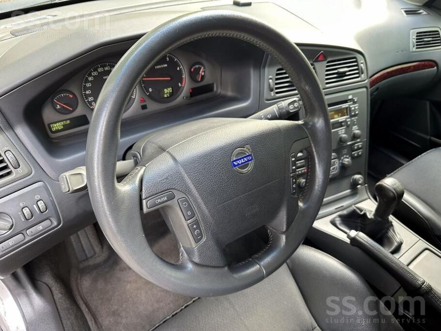 Grey Volvo V70 2003 in Riga, with an engine capacity of 2.40 L and mileage of 398 thousand km for 3300 €, photo 17 on AUTOMOTO.COM.LV