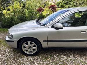 Grey Volvo V70 2003 in Riga, with an engine capacity of 2.40 L and mileage of 398 thousand km for 3300 €, photo 27 on AUTOMOTO.COM.LV