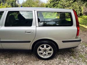 Grey Volvo V70 2003 in Riga, with an engine capacity of 2.40 L and mileage of 398 thousand km for 3300 €, photo 28 on AUTOMOTO.COM.LV