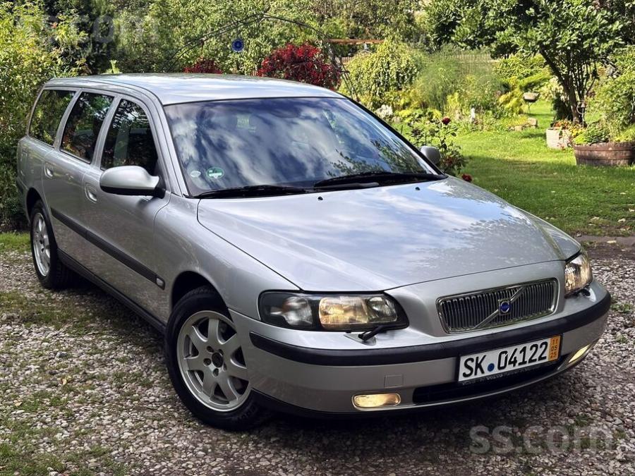 Grey Volvo V70 2003 in Riga, with an engine capacity of 2.40 L and mileage of 398 thousand km for 3300 €, photo 34 on AUTOMOTO.COM.LV