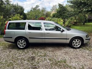 Pelēks Volvo V70 2003 Rīga, ar dzinēja tilpumu 2.40 L un nobraukumu 398 tūkst. km par 3300 €, foto 26 vietnē AUTOMOTO.COM.LV