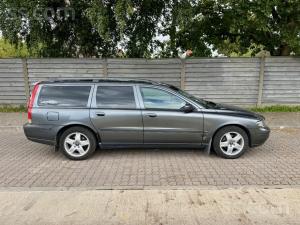 Pelēks Volvo V70 2003 Jelgava, ar dzinēja tilpumu 2.40 L un nobraukumu 470 tūkst. km par 1090 €, foto 3 vietnē AUTOMOTO.COM.LV