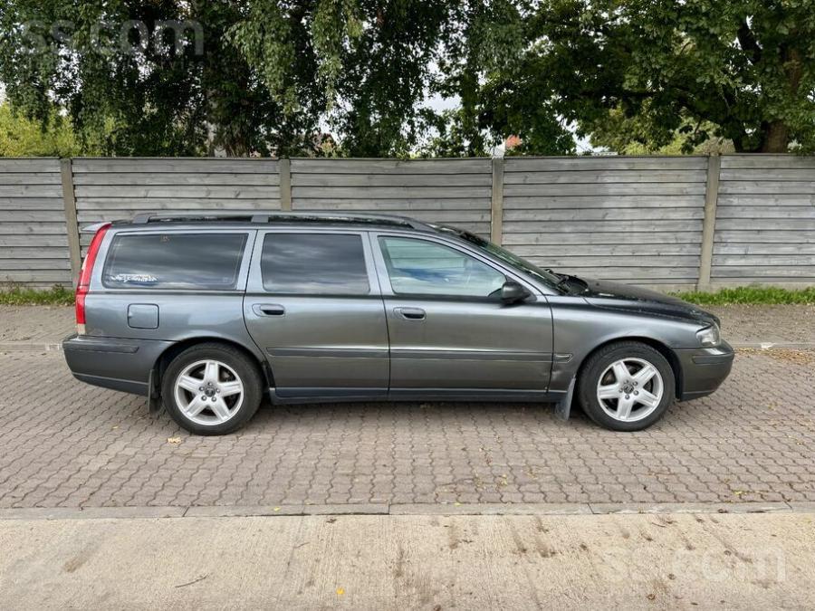 Pelēks Volvo V70 2003 Jelgava, ar dzinēja tilpumu 2.40 L un nobraukumu 470 tūkst. km par 1090 €, foto 3 vietnē AUTOMOTO.COM.LV