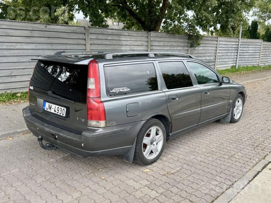 Pelēks Volvo V70 2003 Jelgava, ar dzinēja tilpumu 2.40 L un nobraukumu 470 tūkst. km par 1090 €, foto 4 vietnē AUTOMOTO.COM.LV