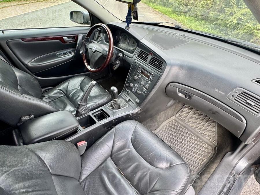 Pelēks Volvo V70 2003 Jelgava, ar dzinēja tilpumu 2.40 L un nobraukumu 470 tūkst. km par 1090 €, foto 7 vietnē AUTOMOTO.COM.LV