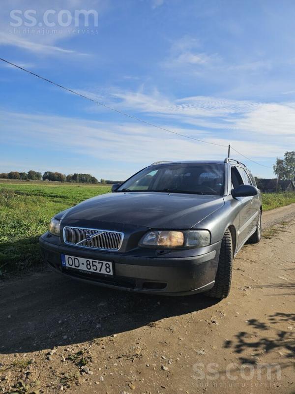 Pelēks Volvo V70 2003 Madona, ar dzinēja tilpumu 2.40 L un nobraukumu 478 tūkst. km par 600 €, foto 1 vietnē AUTOMOTO.COM.LV