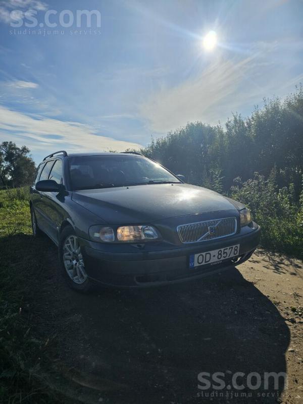 Pelēks Volvo V70 2003 Madona, ar dzinēja tilpumu 2.40 L un nobraukumu 478 tūkst. km par 600 €, foto 3 vietnē AUTOMOTO.COM.LV