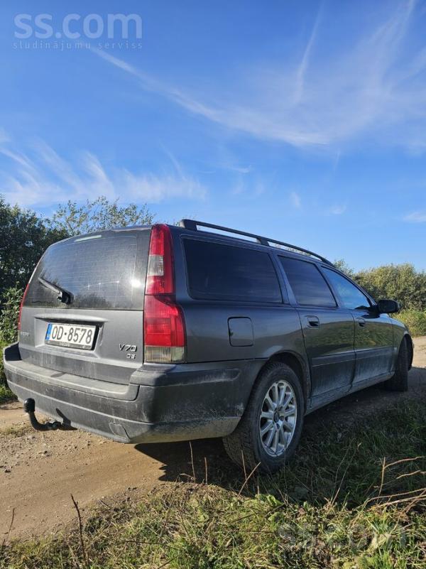Pelēks Volvo V70 2003 Madona, ar dzinēja tilpumu 2.40 L un nobraukumu 478 tūkst. km par 600 €, foto 5 vietnē AUTOMOTO.COM.LV