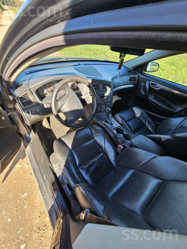 Pelēks Volvo V70 2003 Madona, ar dzinēja tilpumu 2.40 L un nobraukumu 478 tūkst. km par 600 €, foto 6 vietnē AUTOMOTO.COM.LV