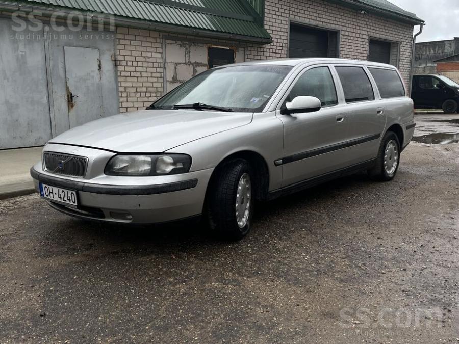Pelēks Volvo V70 2003 Daugavpils, ar dzinēja tilpumu 2.40 L un nobraukumu 0 tūkst. km par 1250 €, foto 1 vietnē AUTOMOTO.COM.LV