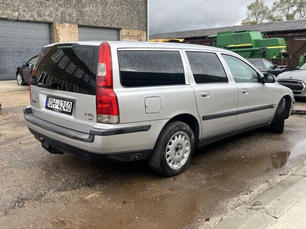 Grey Volvo V70 2003 in Daugavpils, with an engine capacity of 2.40 L and mileage of 0 thousand km for 1250 €, photo 3 on AUTOMOTO.COM.LV